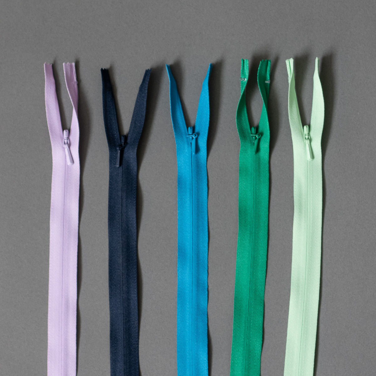 18" Invisible Zipper | YKK – Fringe Fabrics